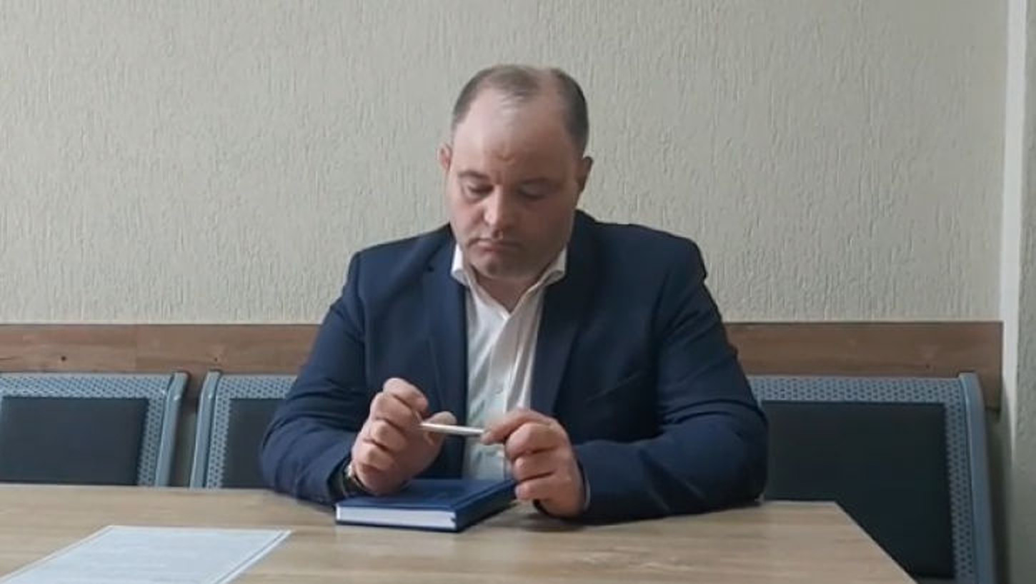 Fost şef de la Procuratură, ajuns pe banca acuzaţilor, scos basma ...