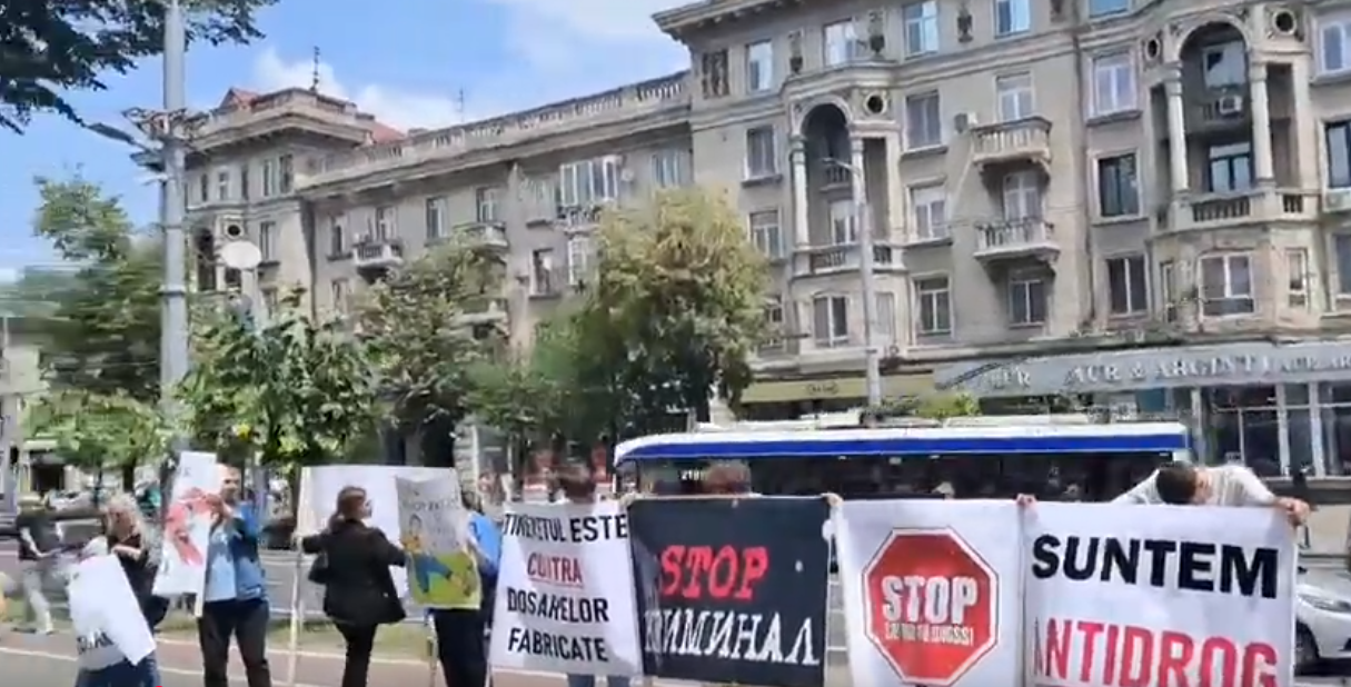 Protest antidrog la Chişinău: „Oamenii legii sunt implicaţi în schemele ...